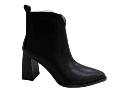 China Ladies Leather Boots for sale