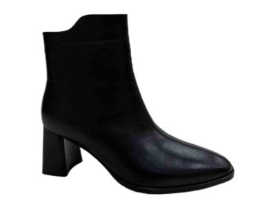 China Ladies Leather Boots for sale