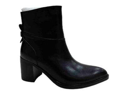 China Ladies Leather Boots for sale
