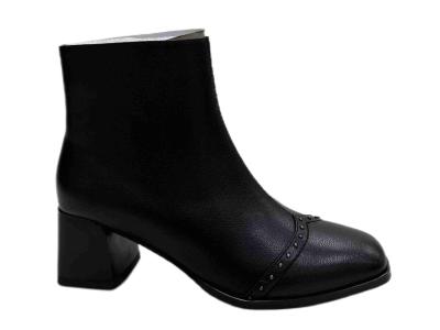 China Ladies Leather Boots for sale