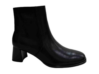 China Ladies Leather Boots for sale