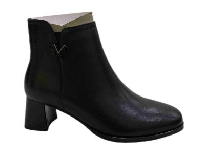 China Ladies Leather Boots for sale
