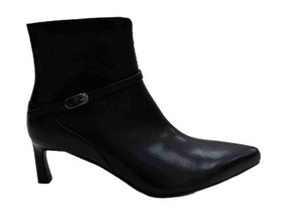 China Ladies Leather Boots for sale