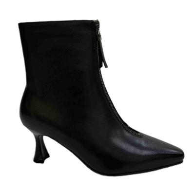 China Ladies Leather Boots for sale
