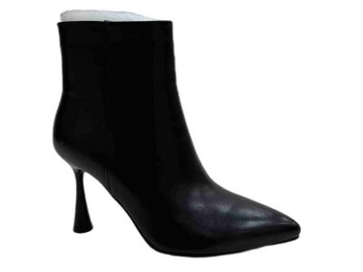 China Ladies Leather Boots for sale
