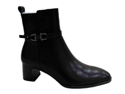 China Ladies Leather Boots for sale
