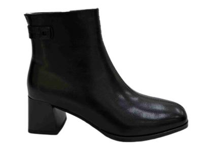 China Ladies Leather Boots for sale