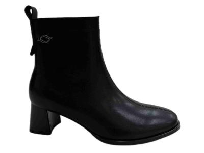 China Ladies Leather Boots for sale