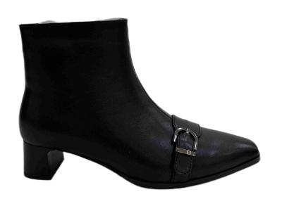 China Ladies Leather Boots for sale