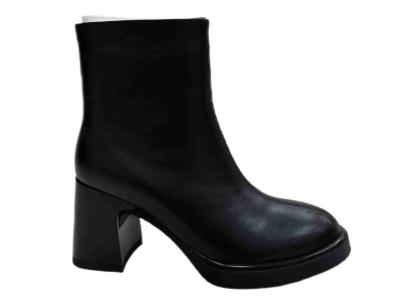 China Ladies Leather Boots for sale