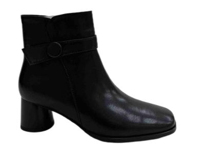 China Ladies Leather Boots for sale
