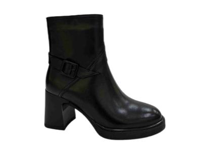 China Ladies Leather Boots for sale