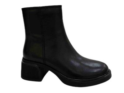 China Ladies Leather Boots for sale