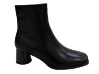 China Ladies Leather Boots for sale