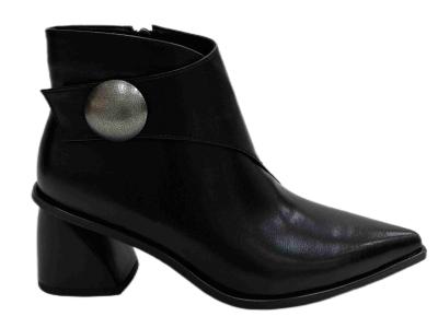 China Ladies Leather Boots for sale