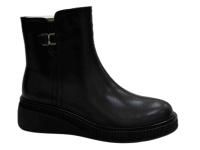 China Ladies Leather Boots for sale