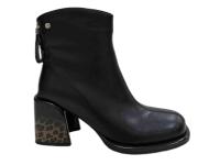 China Ladies Leather Boots for sale