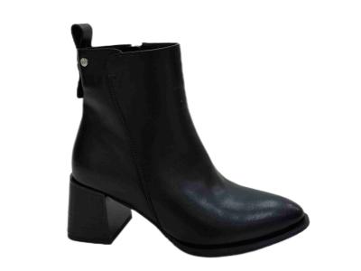 China Ladies Leather Boots for sale
