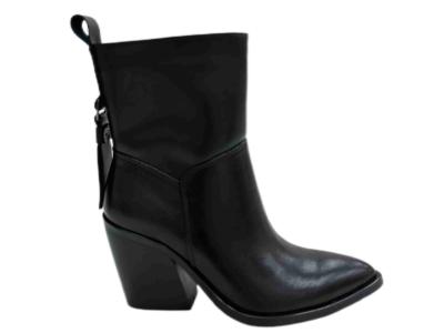 China Ladies Leather Boots for sale