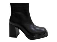 China Ladies Leather Boots for sale