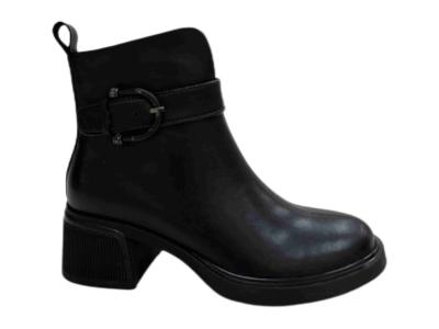 China Ladies Leather Boots for sale