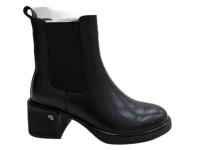 China Ladies Leather Boots for sale