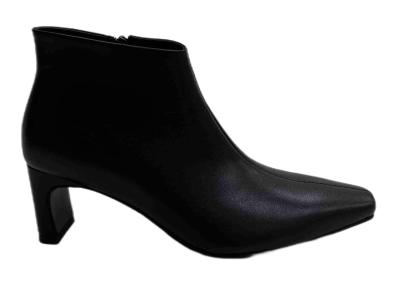China Ladies Leather Boots for sale