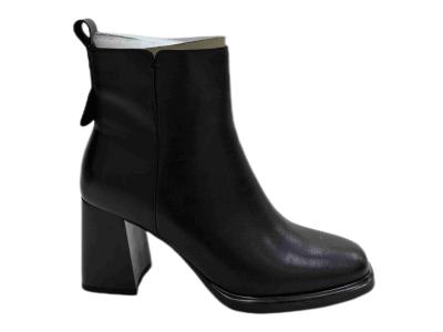 China Ladies Leather Boots for sale