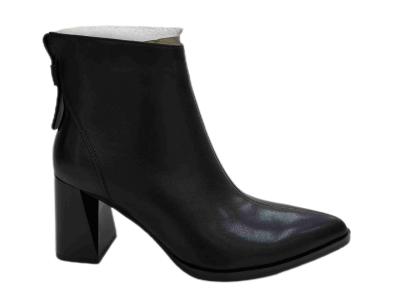 China Ladies Leather Boots for sale