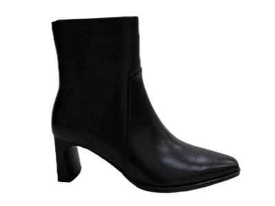 China Ladies Leather Boots for sale