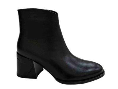 China Ladies Leather Boots for sale