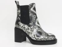 China Ladies Leather Boots for sale
