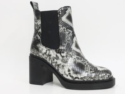 China Ladies Leather Boots for sale