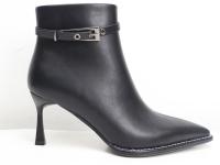 China Ladies Leather Boots for sale