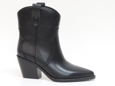 China Ladies Leather Boots for sale
