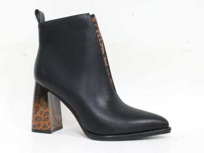 China Ladies Leather Boots for sale
