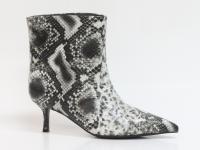 China Ladies Leather Boots for sale