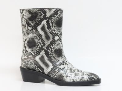 China Ladies Leather Boots for sale