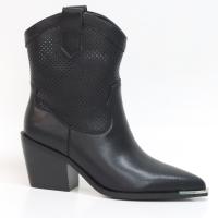 China Ladies Leather Boots for sale