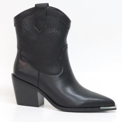 China Ladies Leather Boots for sale