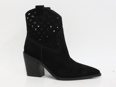China Ladies Leather Boots for sale
