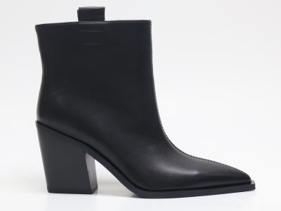 China Ladies Leather Boots for sale