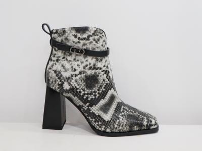 China Ladies Leather Boots for sale