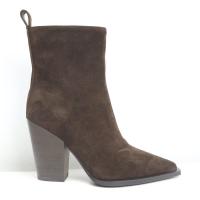 China Ladies Leather Boots for sale