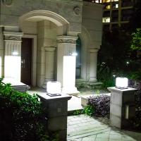 China 3. 7V 2600mAh Solar Powered LED Outdoor Lights Warm White 3000-4000k for sale