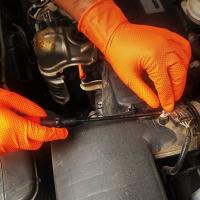 China Disposable Diamond Textured Nitrile Gloves 8 Mil Black for Industrial Work for sale