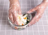 China Clear Disposable Polyethylene Plastic Food Prep Gloves M Size for sale