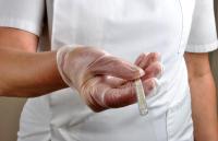 China 4 Mil Disposable Clear Vinyl Exam Gloves Synthetic Rubbe Copolymer for sale