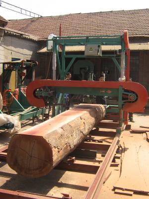 China Portable Horizontal Band Sawmill 600mm-1600mm Diesel Electric Wood Cutting Saw for sale
