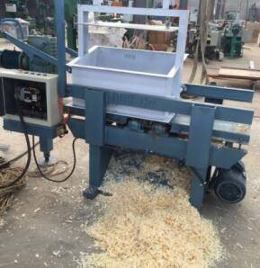 China Industrial Wood Shaving Machine 500mm Width with 500-1500 KG/Hour Production Capacity and 0.2-1mm Adjustable Thickness for sale